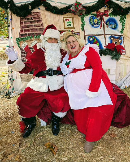 Santa is Coming to Christmas in Valley Center – Bates Nut Farm